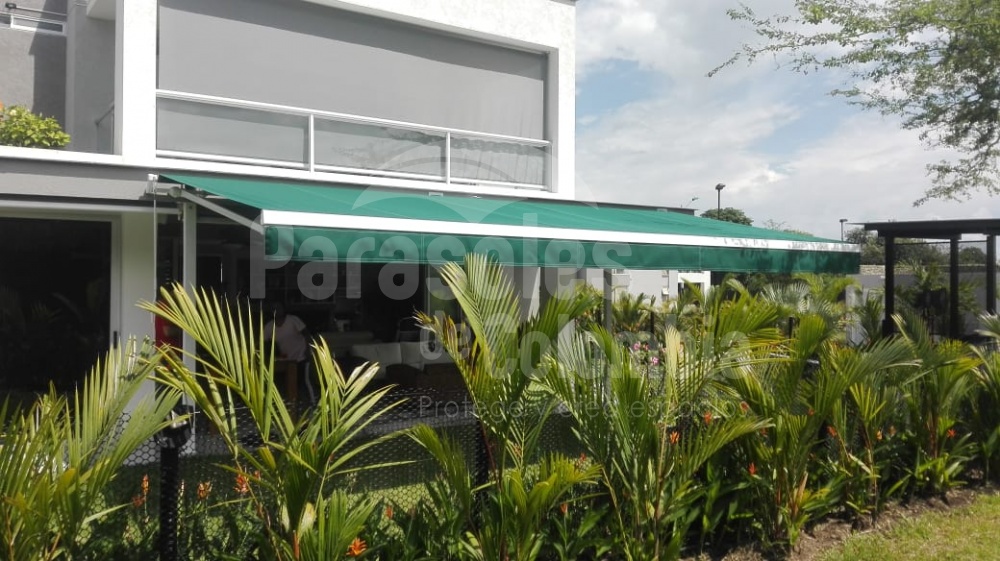 TOLDO ENROLLABLE - Parasoles de Colombia